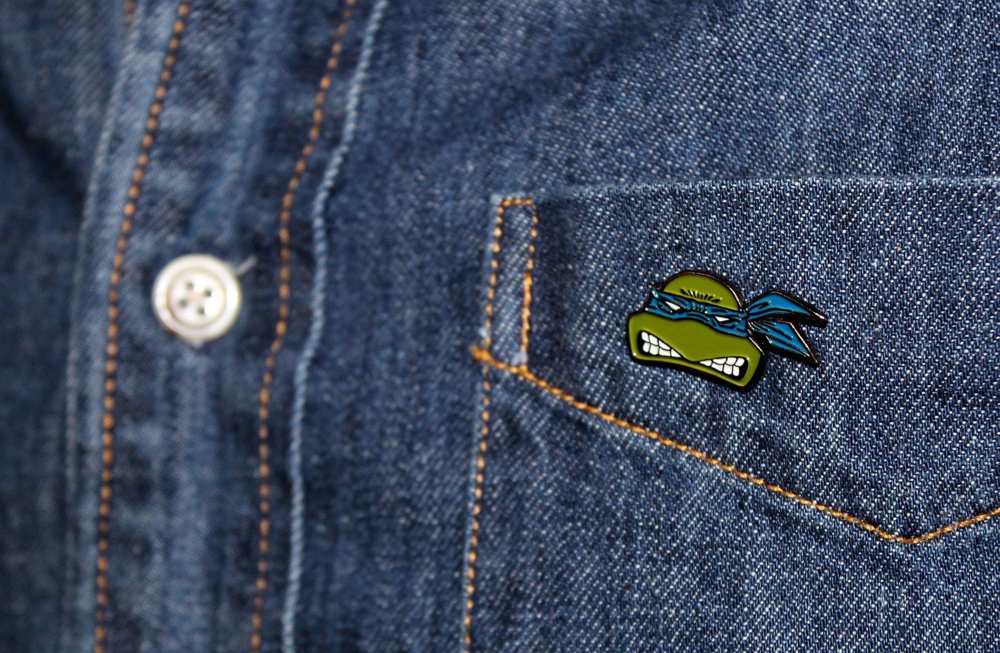 Leonardo Enamel Pin – Mondo